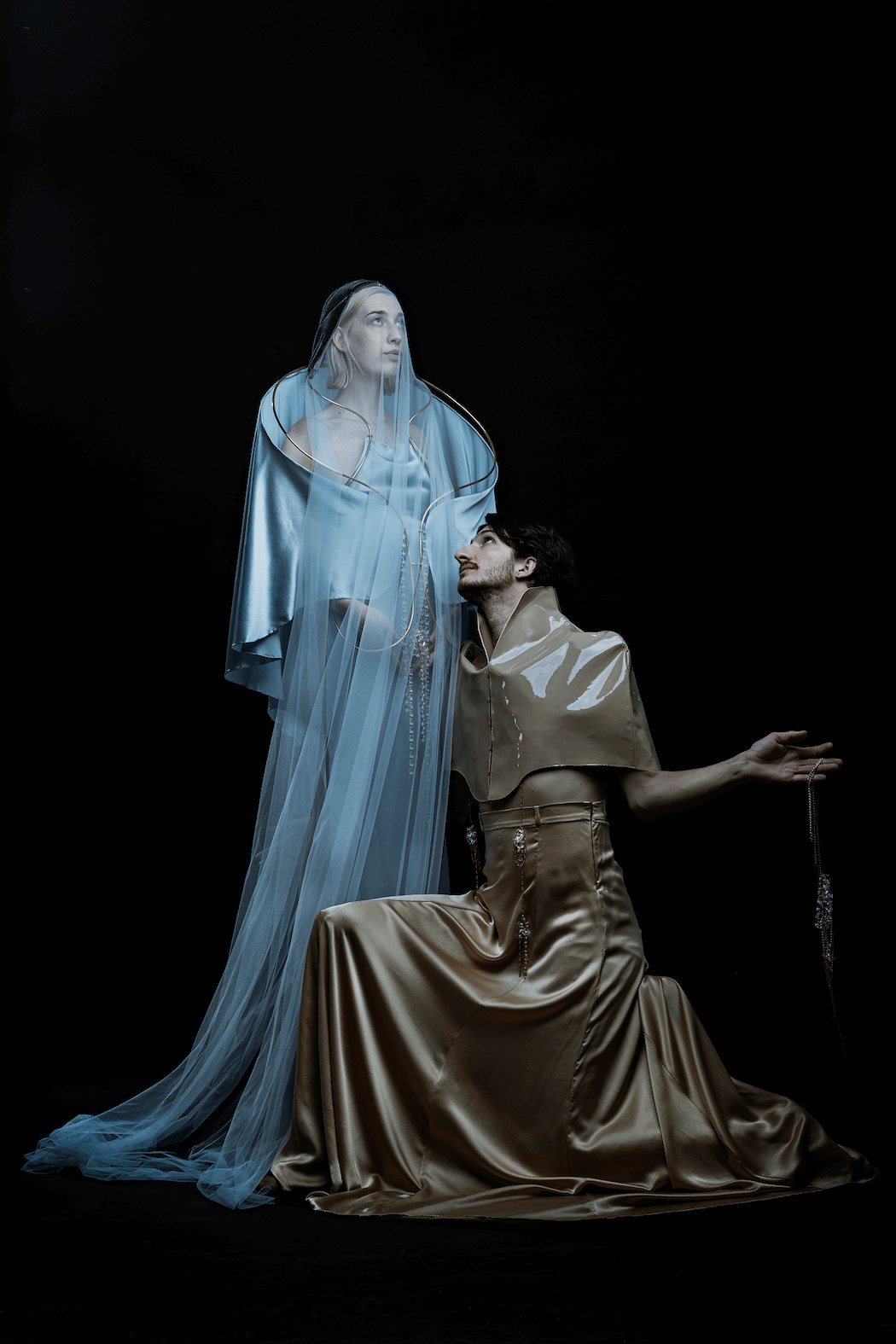 Sending flowers by Franziska Maria Annalena Goll - KALTBLUT Magazine