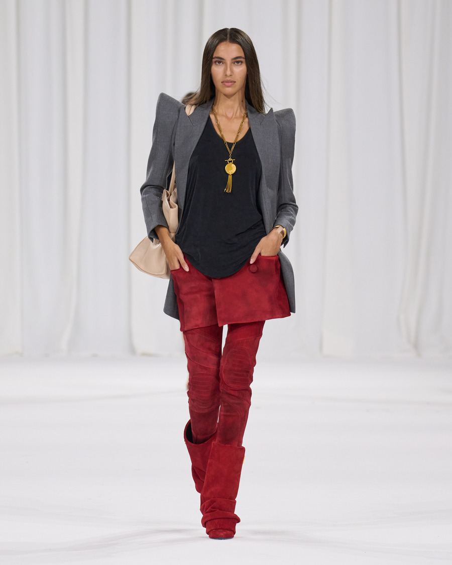 Balmain Spring/Summer 2025: A Dazzling Tribute to Modern Elegance ...