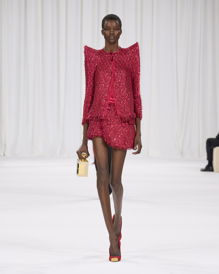 Balmain Spring/Summer 2025: A Dazzling Tribute to Modern Elegance ...