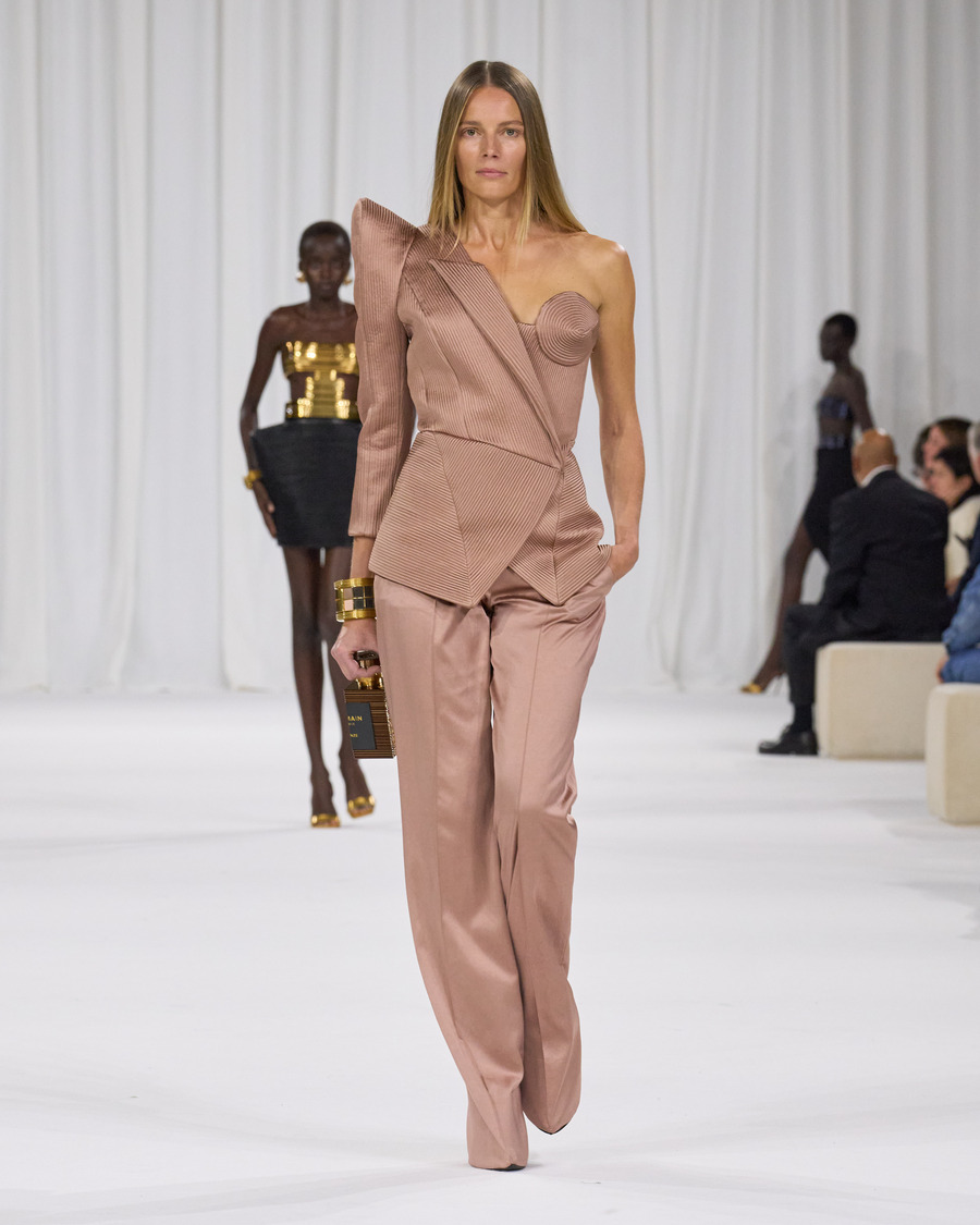 Balmain Spring/Summer 2025: A Dazzling Tribute to Modern Elegance ...