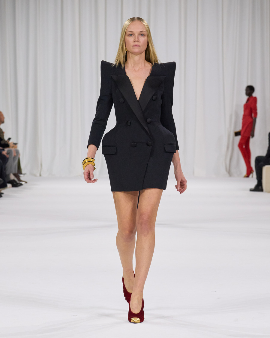 Balmain Spring/Summer 2025: A Dazzling Tribute to Modern Elegance ...