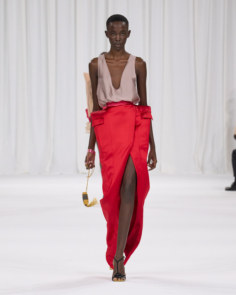 Balmain Spring/Summer 2025: A Dazzling Tribute to Modern Elegance ...